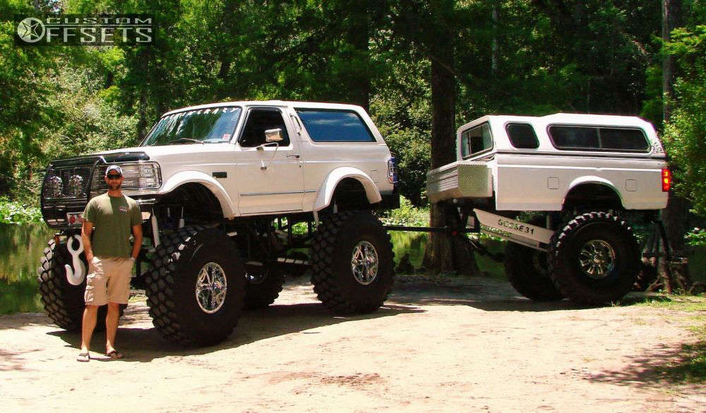 1996 Ford Bronco with 20x14 -76 Fuel Hostage and 54/18.5R20 Michelin ...