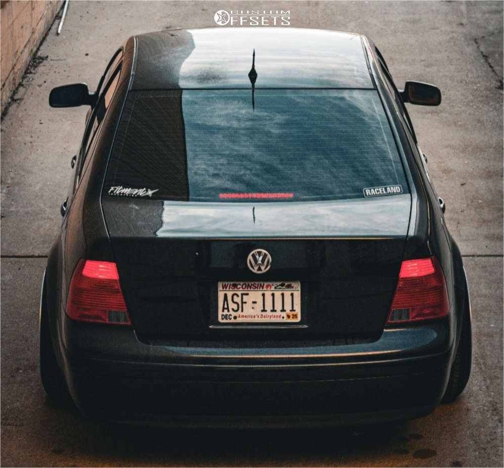 2002 Volkswagen Jetta with 18x9.5 35 JNC Jnc043 and 225/40R18 Kosic Drs ...