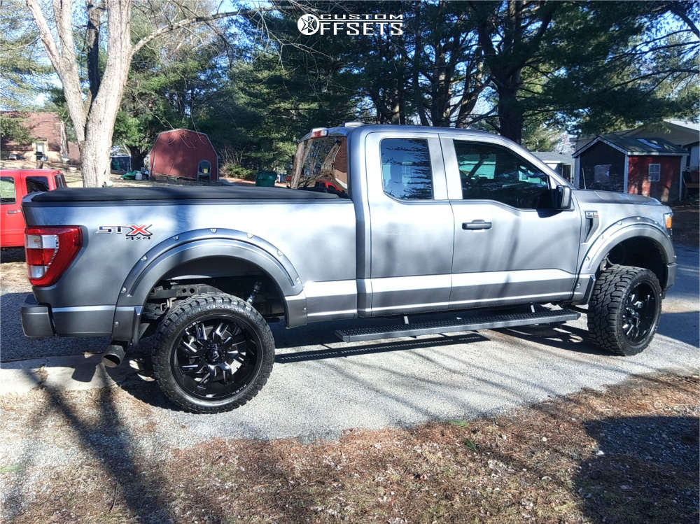 2021 Ford F-150 with 22x10 -18 Fuel Lockdown and 33/12.5R22 Versatyre ...