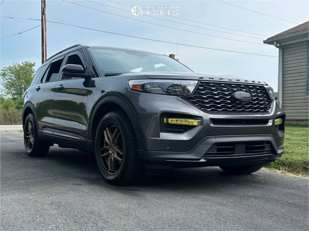 2020 Ford Explorer with 20x9 35 Niche Methos and 275/50R20 Falken ...