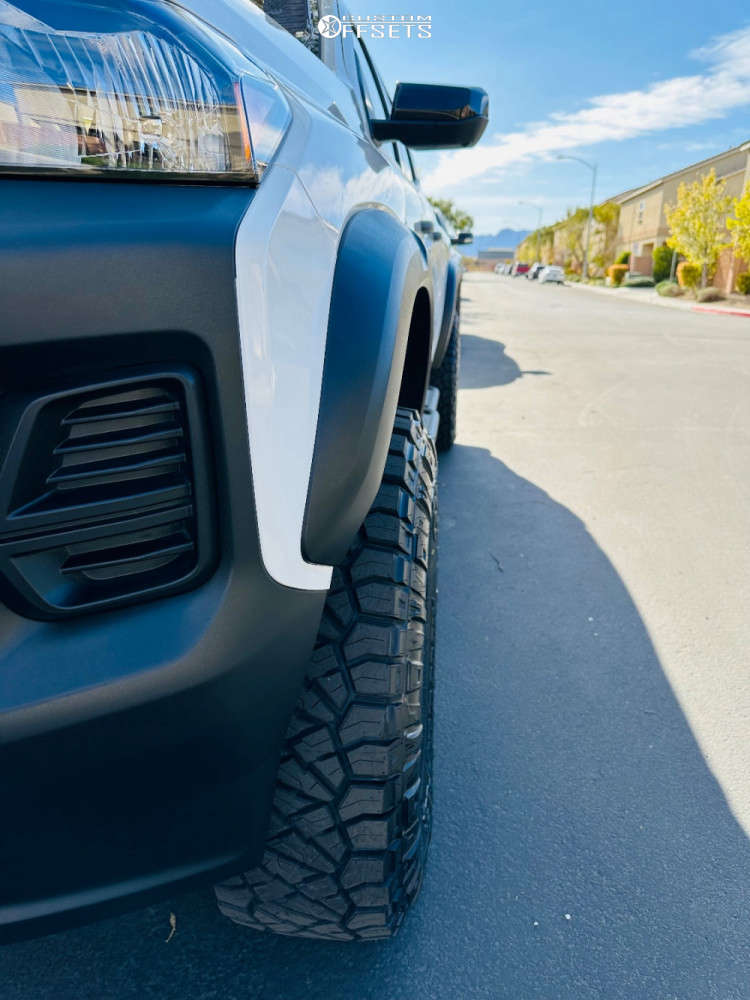 2024 Chevrolet Colorado with 17x9 -12 Method Mr703 and 285/75R17 Nitto ...