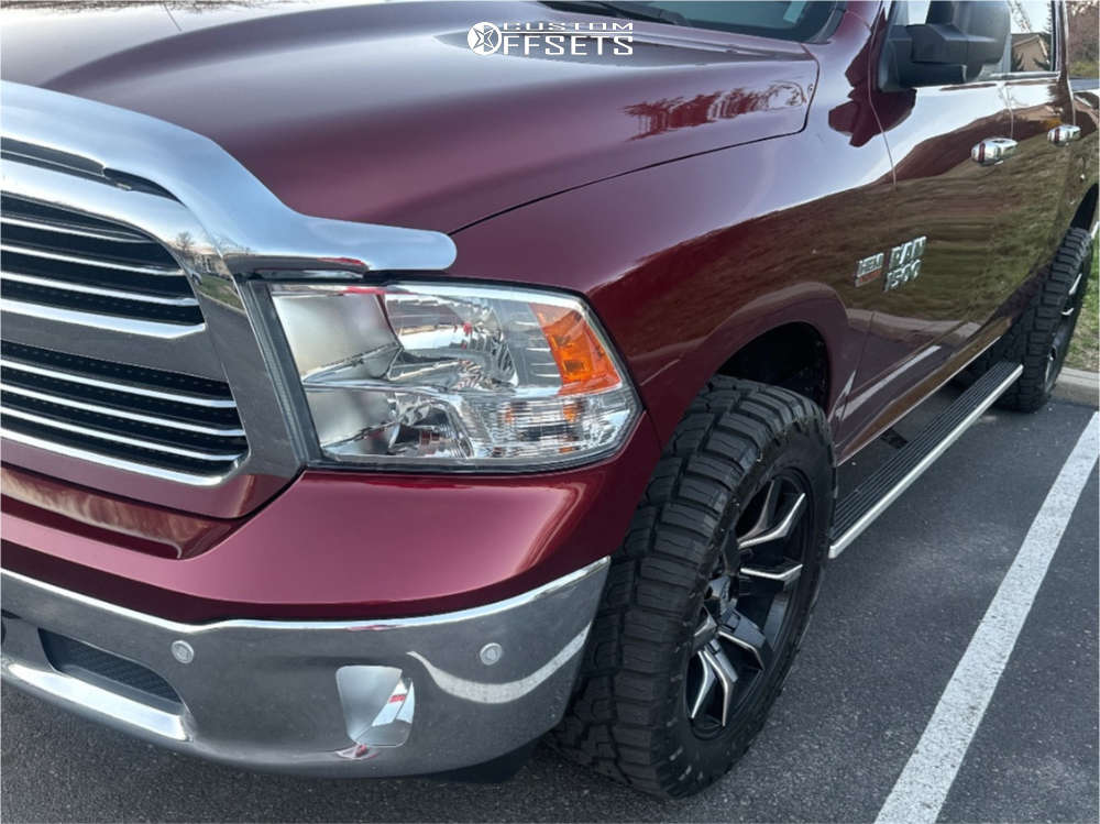 2017 Ram 1500 with 20x10 -18 Moto Metal Mo804 and 33/12.5R20 RBP ...