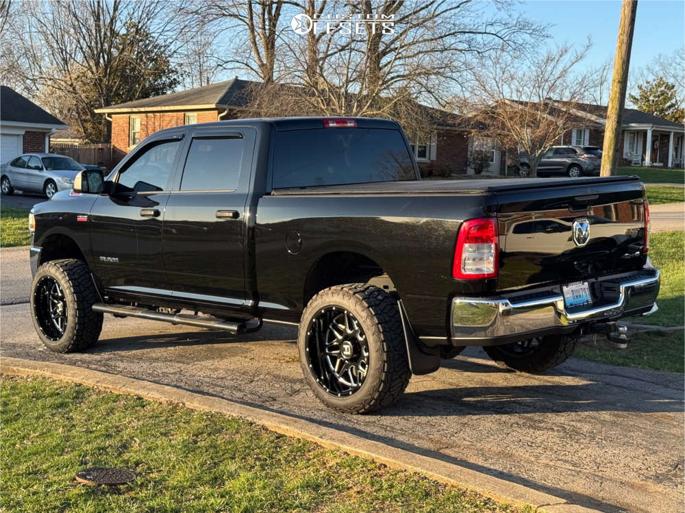 2021 Ram 2500 with 22x12 -44 Hostile Sprocket and 35/12.5R22 Kelfire ...