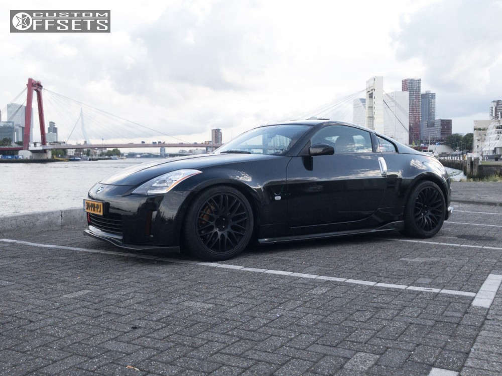 2004 Nissan 350Z with 19x8.5 17 Tenzo-R Type-M and 245/35R19 Pirelli ...