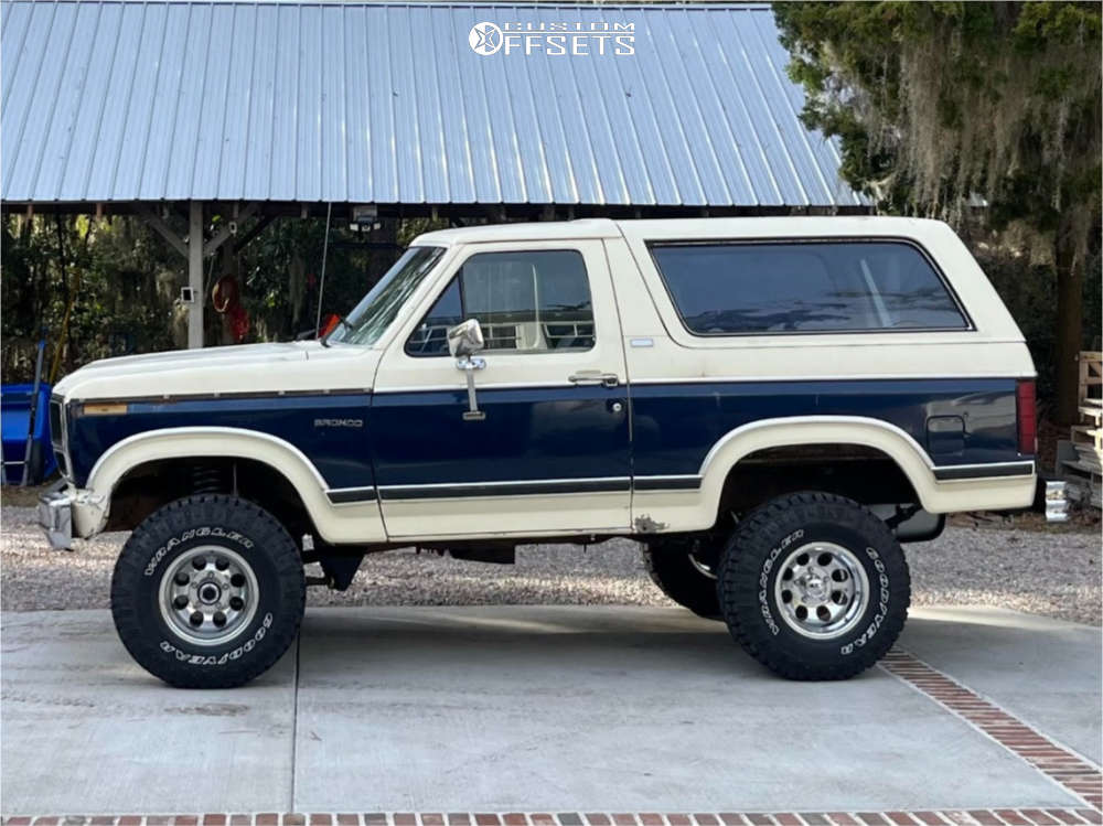 1981 Ford Bronco with 15x10 -46 Ultra Type 164 and 33/12.5R15 Wrangler ...