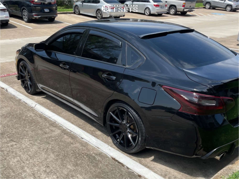 2018 Nissan Altima with 20x8.5 40 TSW Clypse and 225/35R20 Lexani Lx ...