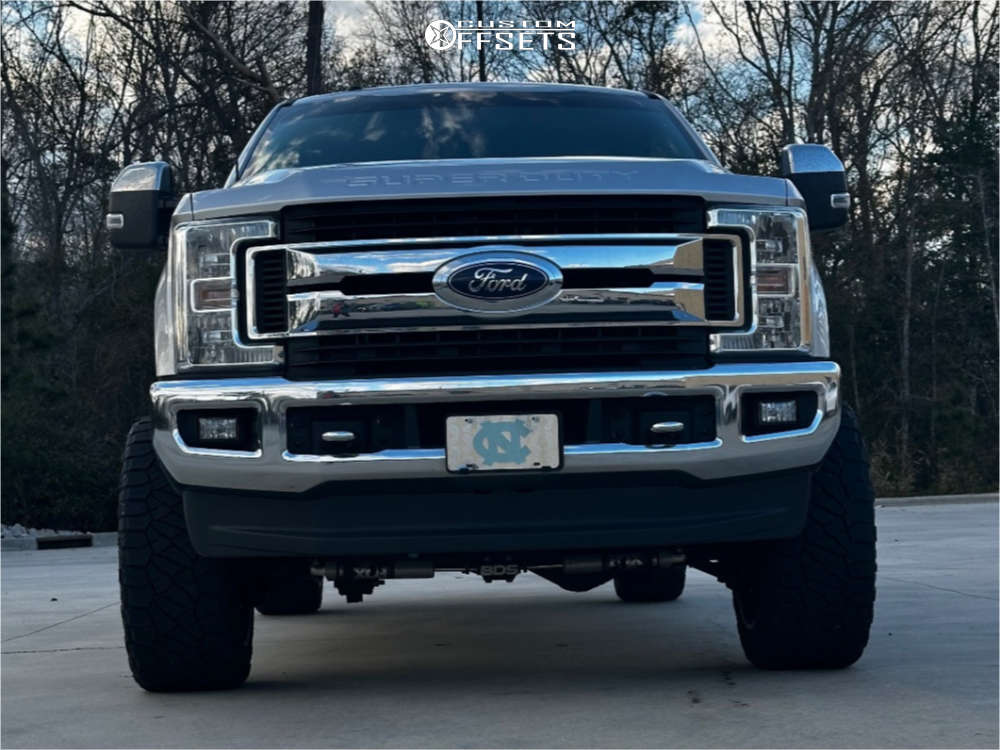 2018 Ford F-250 Super Duty with 22x12 -44 TIS 547C and 35/12.5R22 Nitto ...
