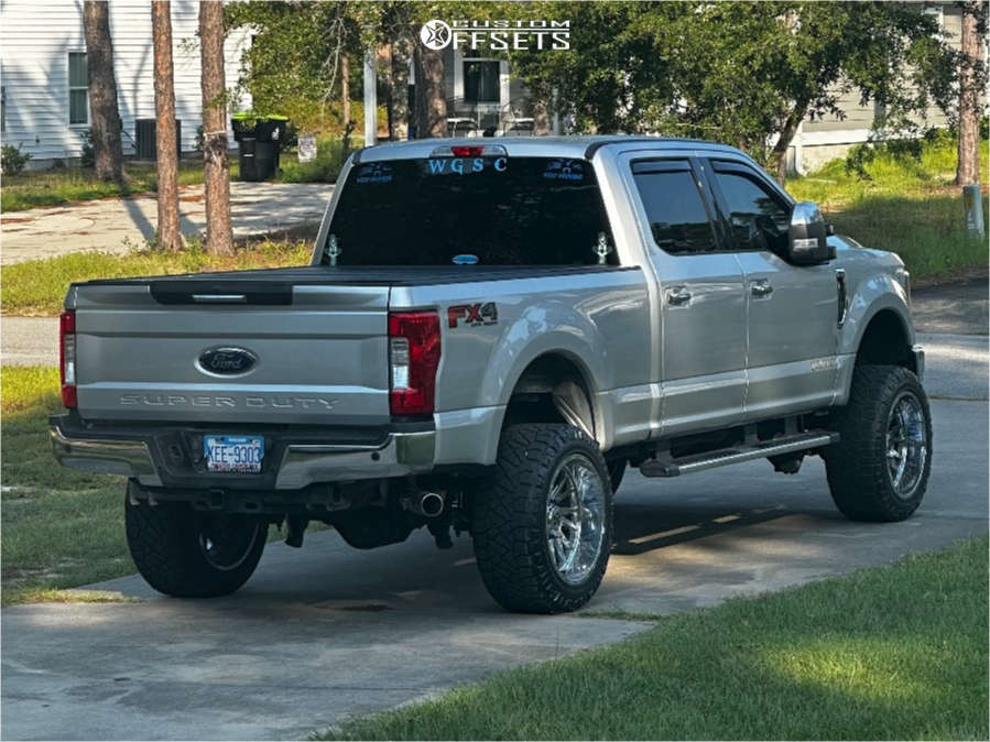 2018 Ford F-250 Super Duty with 22x12 -44 TIS 547C and 35/12.5R22 Nitto ...