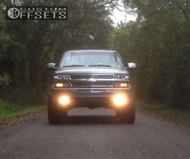 2003 Chevrolet Tahoe with 20x12 -44 Fuel Krank and 33/12.5R20 Nitto Mud ...