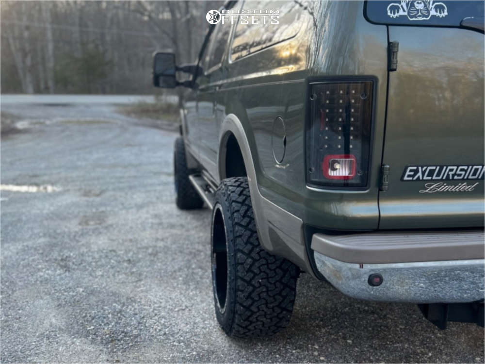 2001 Ford Excursion with 22x12 -44 TIS 544mb and 35/12.5R22 Venom Power ...