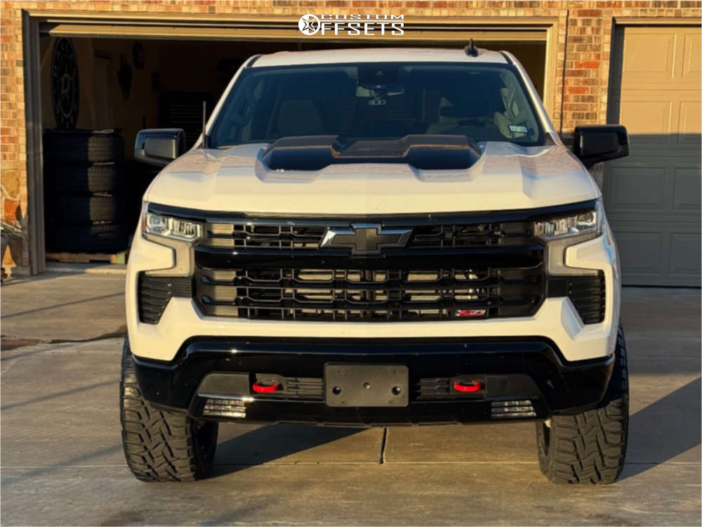 2025 Chevrolet Silverado 1500 with 20x10 -22 Fuel Assault and 33/12 ...