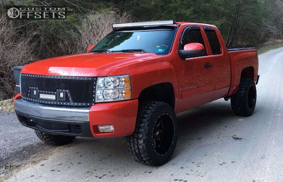 2007 Chevrolet Silverado 1500 with 20x12 -44 Moto Metal MO970 and 33/12 ...