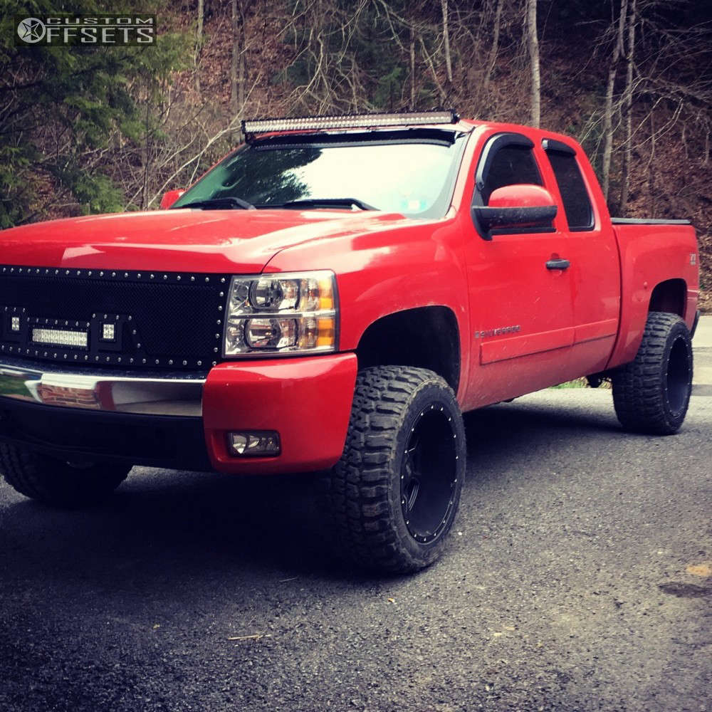 2007 Chevrolet Silverado 1500 with 20x12 -44 Moto Metal MO970 and 33/12 ...