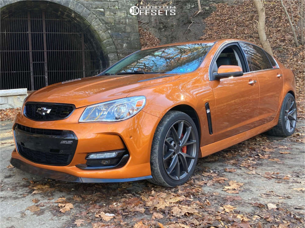 2017 Chevrolet SS with 19x8.5 35 Niche Misano and 245/40R19 Continental ...