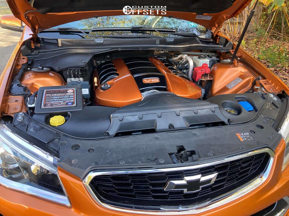 2017 Chevrolet SS with 19x8.5 35 Niche Misano and 245/40R19 Continental ...
