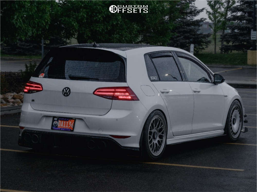 2017 Volkswagen Golf R with 18x8.5 43 Konig Mrk1 and 245/40R18 ...