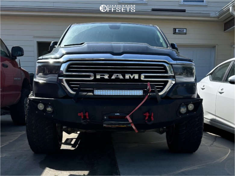 2020 Ram 1500 with 22x14 -76 Fuel Forged Ff09 and 35/13.5R22 Predator ...