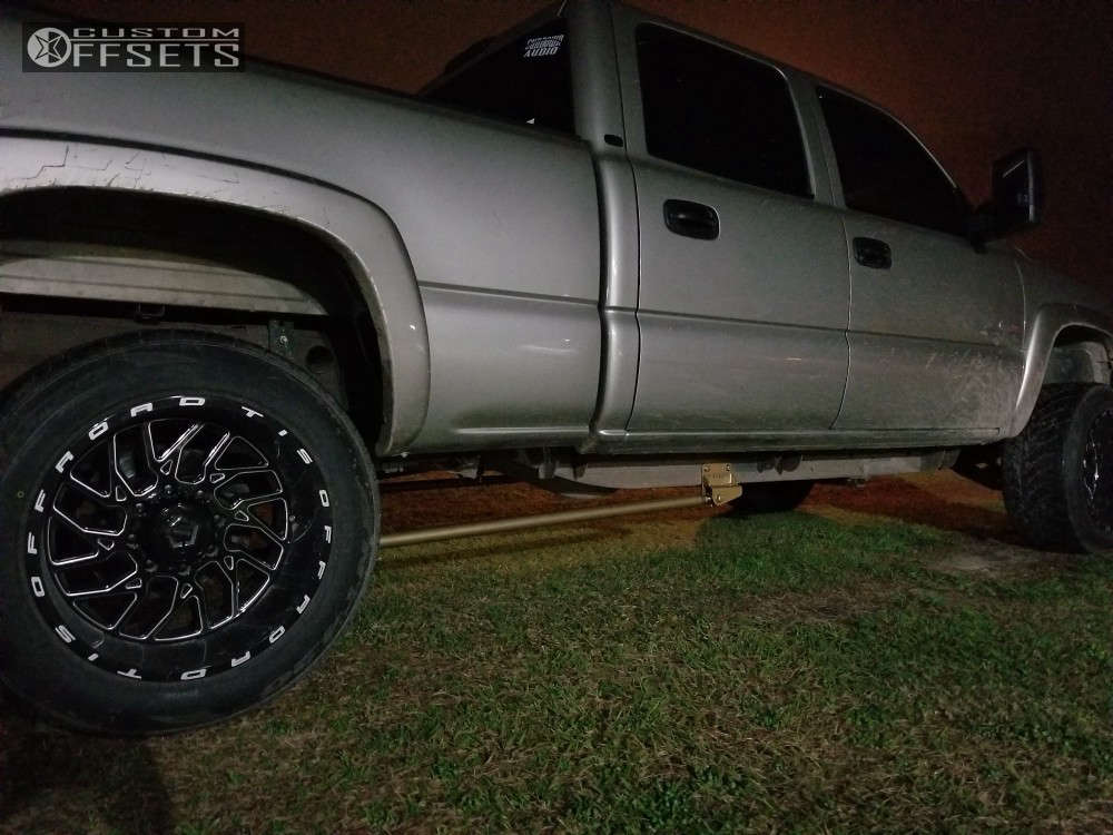 2002 Chevrolet Silverado 2500 HD with 20x12 -44 TIS 544BM and 305/50R20 ...