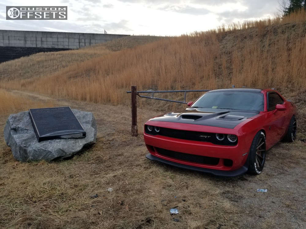 2015 Dodge Challenger with 20x10.5 38 Ferrada FR4 and 275/35R20 Nitto ...
