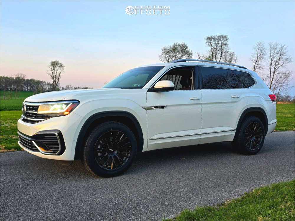 2022 Volkswagen Atlas with 20x8.5 35 Rotiform Lse and 265/50R20 Nitto ...