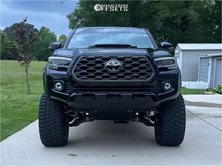 2021 Toyota Tacoma with 22x12 -44 Hardcore Offroad Hc24 and 33/12.5R22 ...