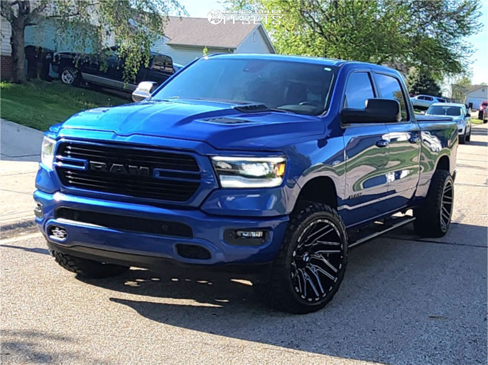 2019 Ram 1500 with 22x12 -44 TIS 554bm and 33/12.5R22 Versatyre Rugged ...