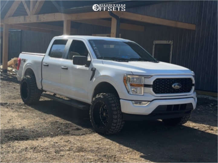 2021 Ford F-150 with 20x12 -51 Hardrock H707 and 33/12.5R20 Gladiator X ...