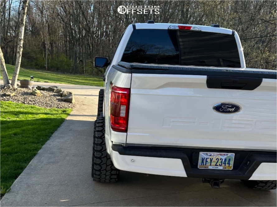 2021 Ford F-150 with 20x12 -51 Hardrock H707 and 33/12.5R20 Gladiator X ...
