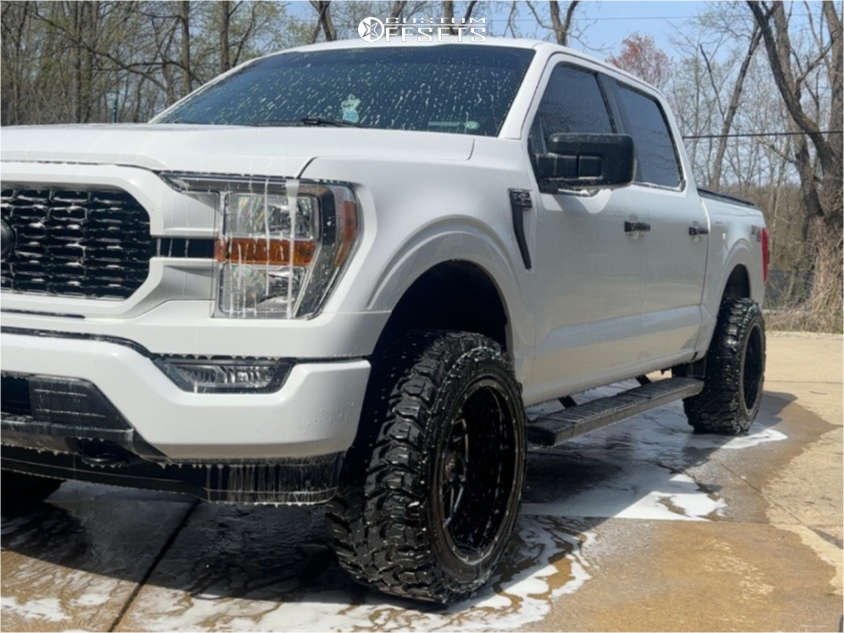 2021 Ford F-150 with 20x12 -51 Hardrock H707 and 33/12.5R20 Gladiator X ...