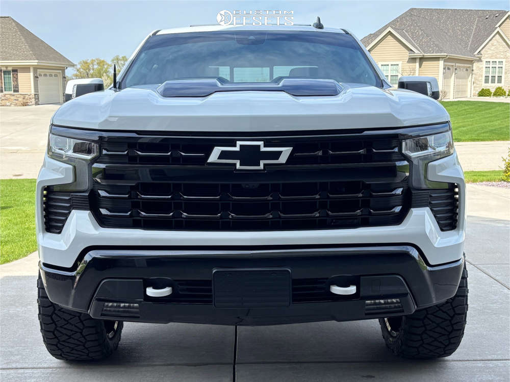 2023 Chevrolet Silverado 1500 with 22x10 -19 Vision Rapier and 33/12 ...