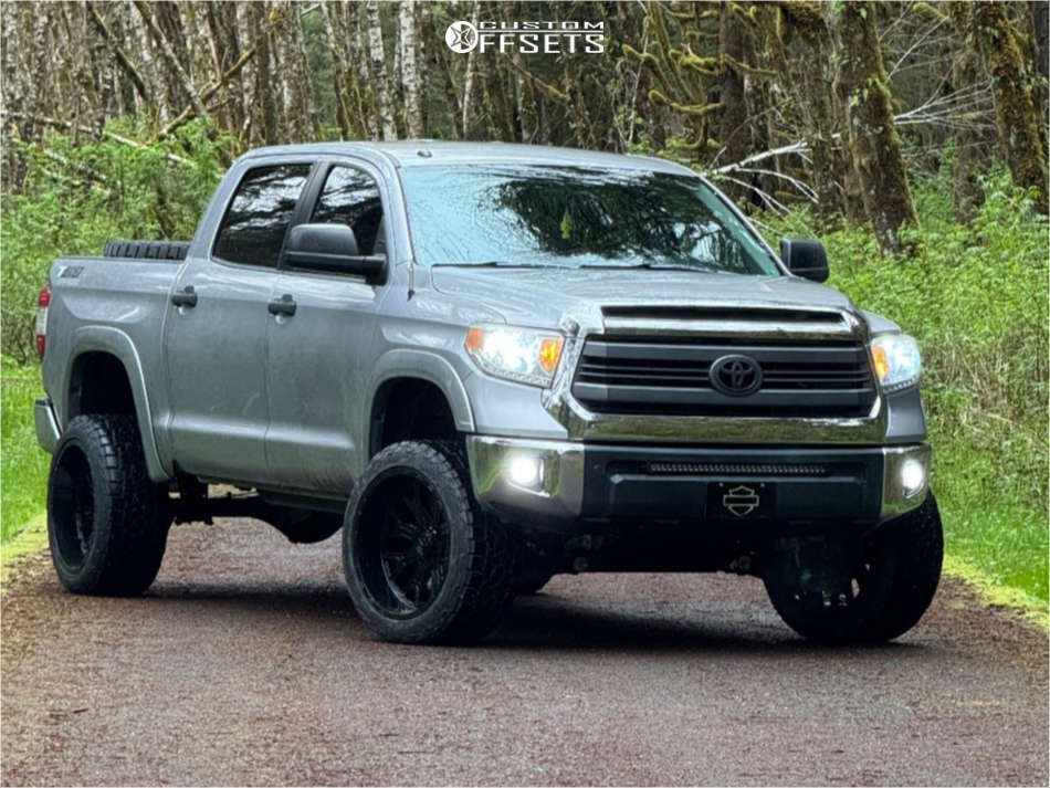 2014 Toyota Tundra with 22x12 -44 TIS 560b and 33/12.5R22 Toyo Tires ...
