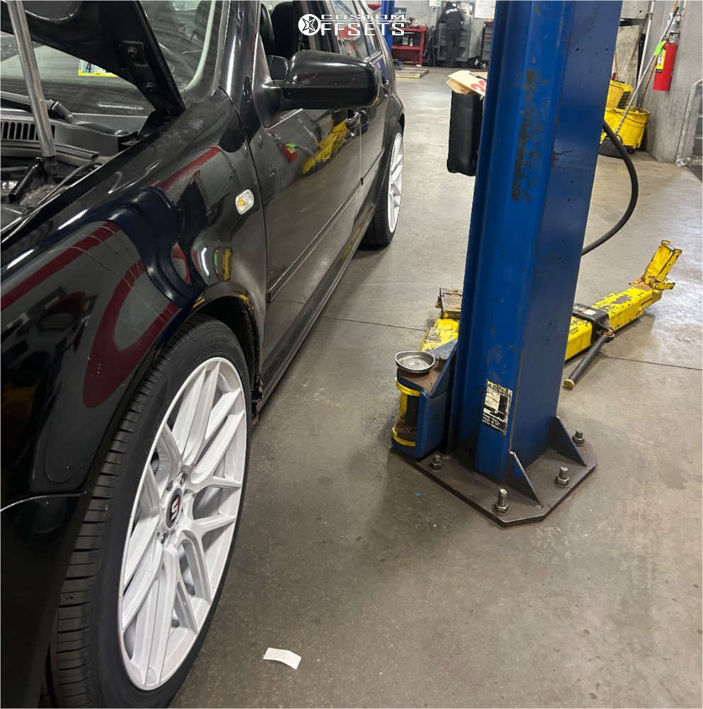 2003 Volkswagen Jetta with 18x8 35 Spec-1 Sp-78 and 225/40R18 Hankook ...