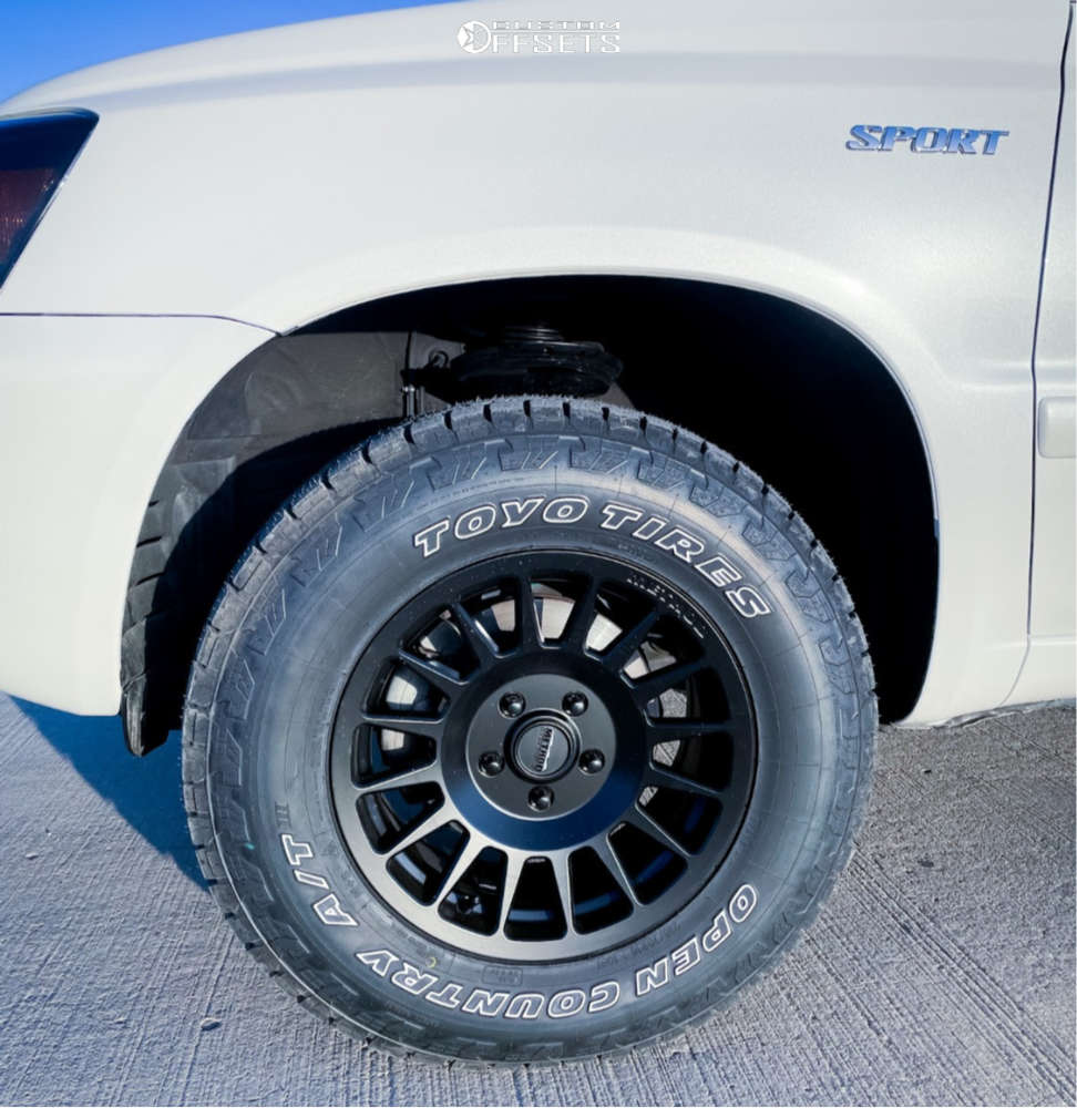 2007 Toyota Highlander with 16x7 30 Method MR707 and 235/70R16 Toyo ...