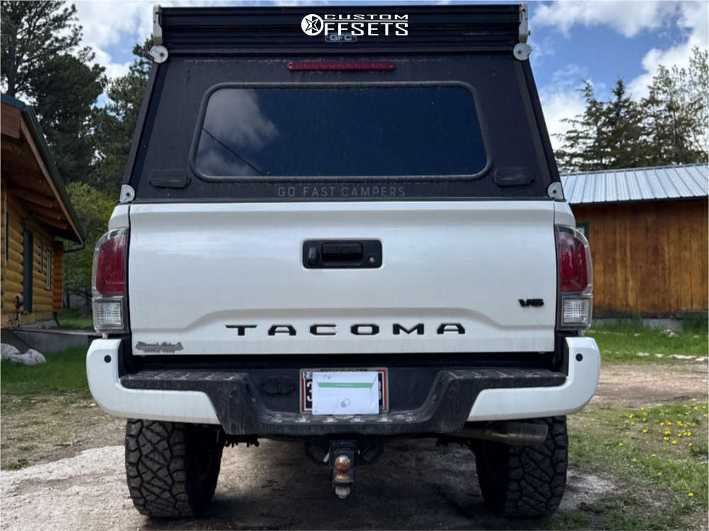 2023 Toyota Tacoma with 17x9 -12 Method Mr703 and 33/12.5R17 Nitto ...