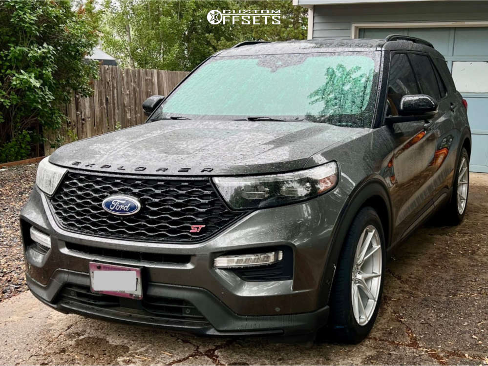 2020 Ford Explorer with 20x10 38 INOVIT Speed and 295/45R20 Nitto ...
