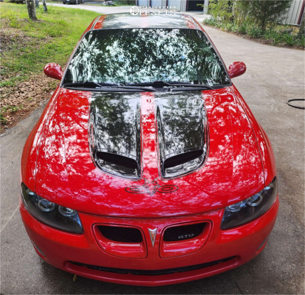 2005 Pontiac GTO with 18x8.5 30 ESR Cs15 and 235/40R18 Accelera 651 ...