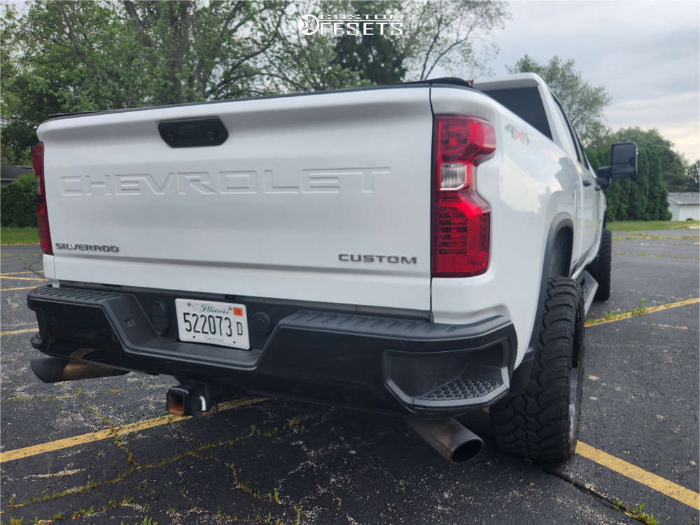 2024 Chevrolet Silverado 2500 HD with 22x10 -19 TIS 547bm and 33/12 ...