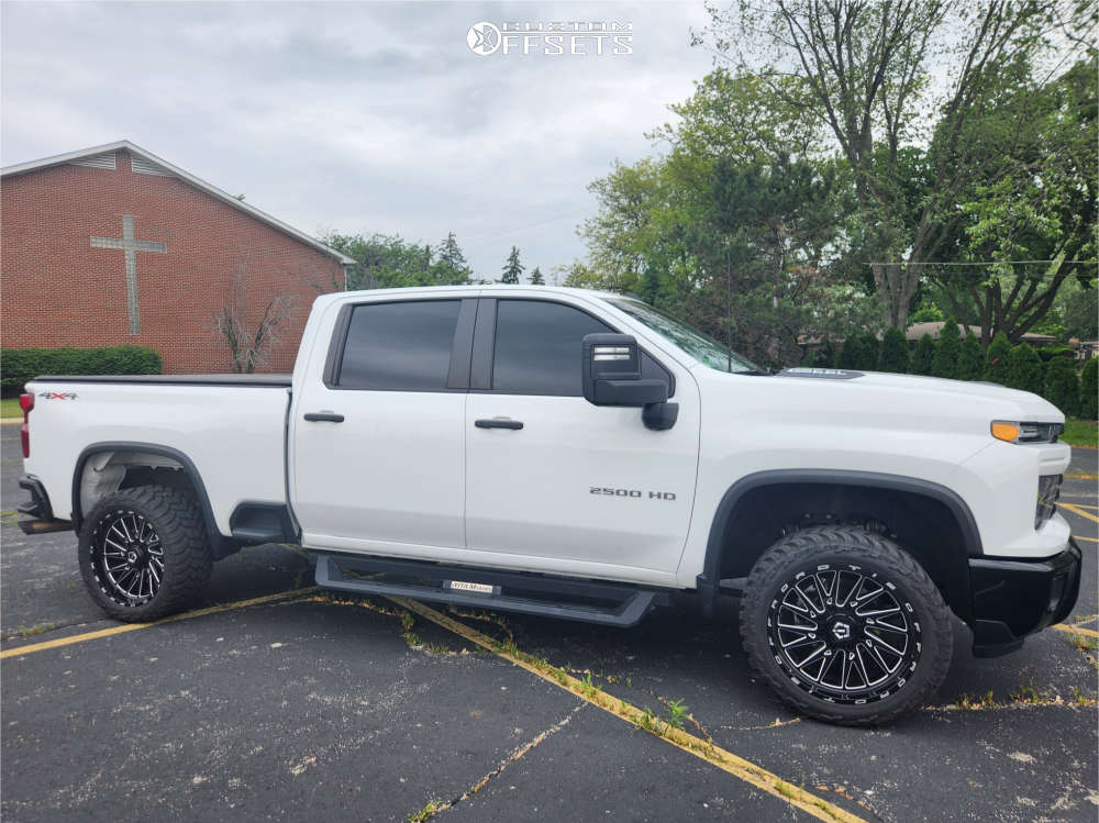 2024 Chevrolet Silverado 2500 HD with 22x10 -19 TIS 547bm and 33/12 ...