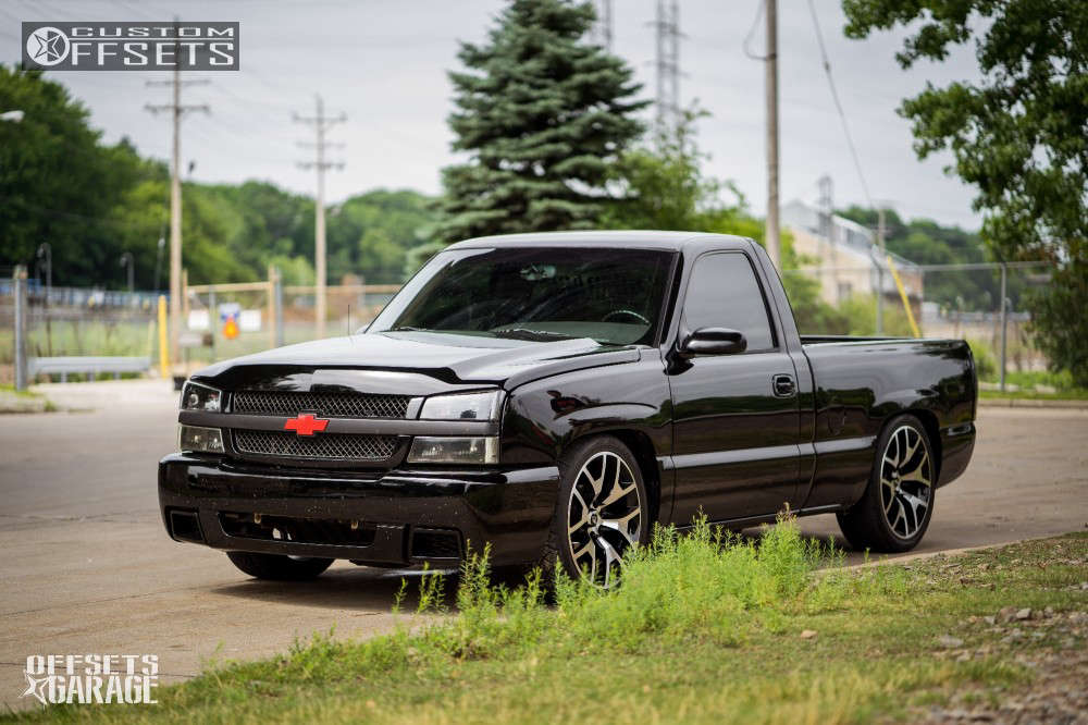 2003 Chevrolet Silverado 1500 with 22x9 30 LunaTech Gm2 and 265/40R22 ...
