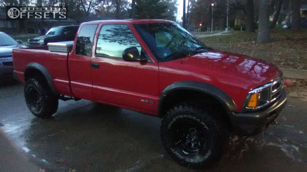 1997 Chevrolet S10 with 15x8 0 Pro Comp Series 52 and 33/12.5R15 ...