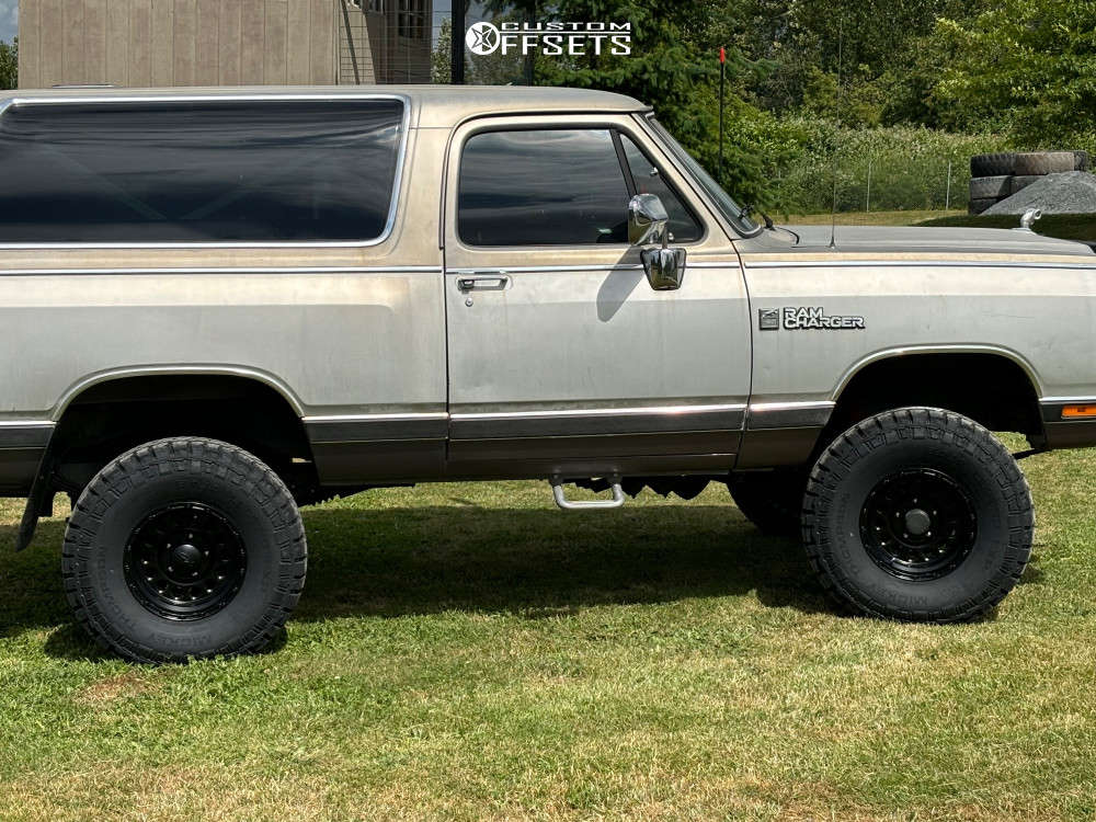 1989 Dodge Ramcharger with 15x8 -32 Raceline Rockcrusher and 33/12.5R15 ...