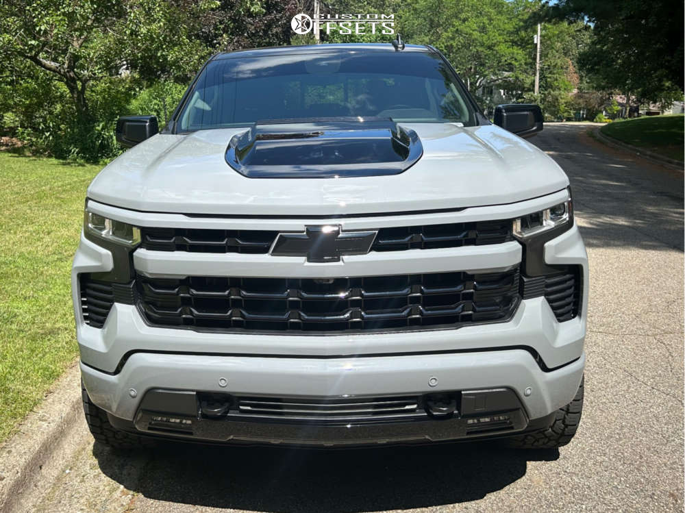 2024 Chevrolet Silverado 1500 with 22x10 -19 Fuel Contra and 33/12.5R22 ...