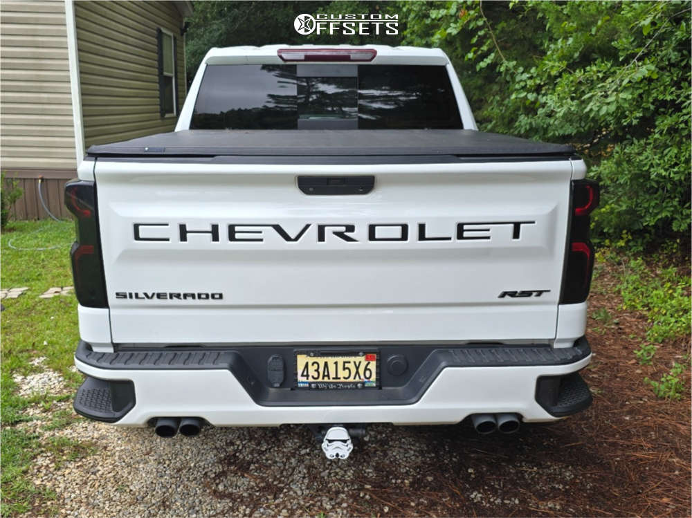 2020 Chevrolet Silverado 1500 with 20x10 -20 TIS 544MB and 33/12.5R20 ...