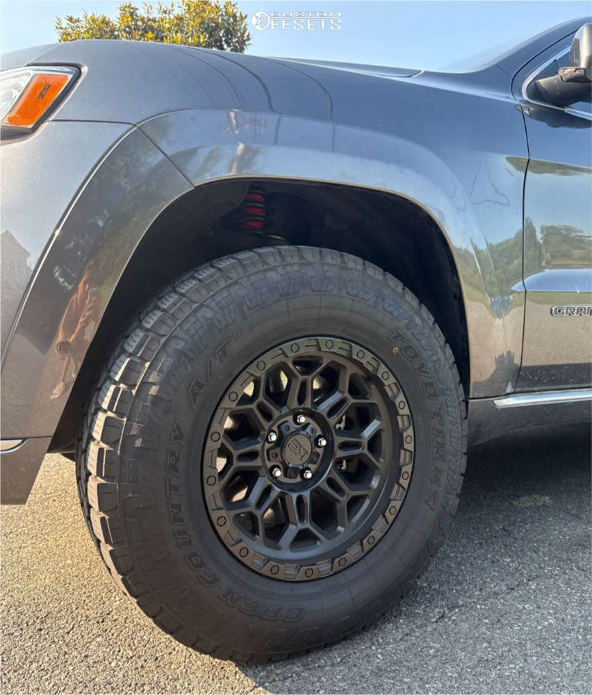 2017 Jeep Grand Cherokee with 17x9 0 K2 Offroad Maverick and 285/70R17 Toyo Tires Open Country A ...