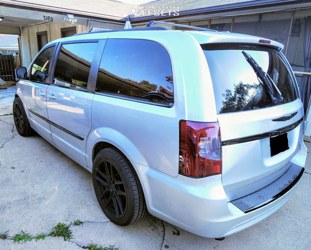 2012 Chrysler Town with 20x9 10 Variant Helium and 265/40R20 Lexani Lx ...
