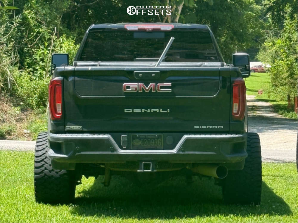 2021 GMC Sierra 2500 HD with 24x14 -76 TIS 547b and 33/14.5R24 TIS Tt1 ...