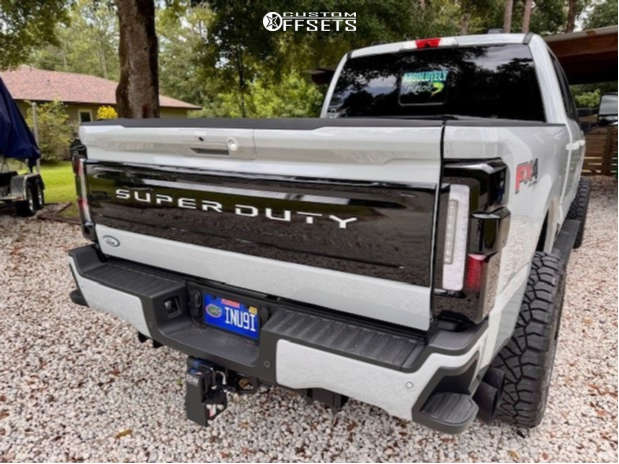 2025 Ford F-250 Super Duty with 22x12 -44 Fuel Clash and 35/12.5R22 ...