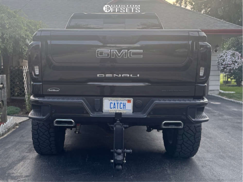 2021 GMC Sierra 1500 with 22x10 -18 Fuel Reaction and 37/13.5R22 Nitto ...