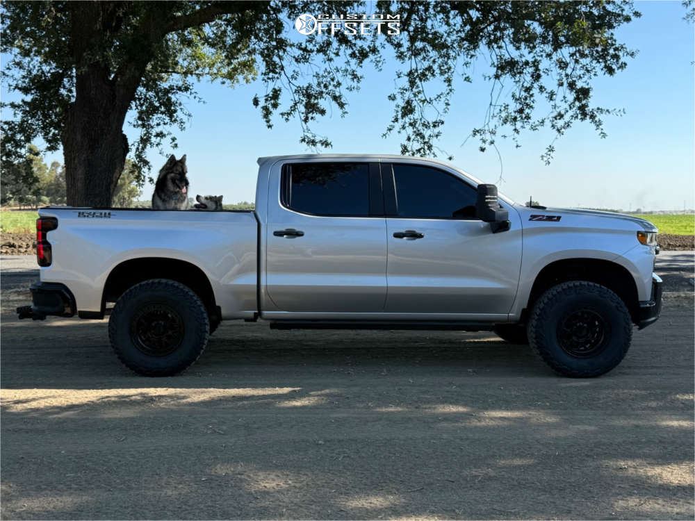 2019 Chevrolet Silverado 1500 with 17x9 -12 KMC Km549 and 35/12.5R17 ...