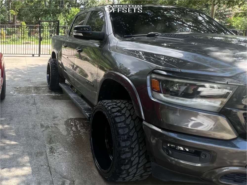 2021 Ram 1500 with 24x14 -76 TIS 547b and 33/14.5R24 Versatyre Rugged ...